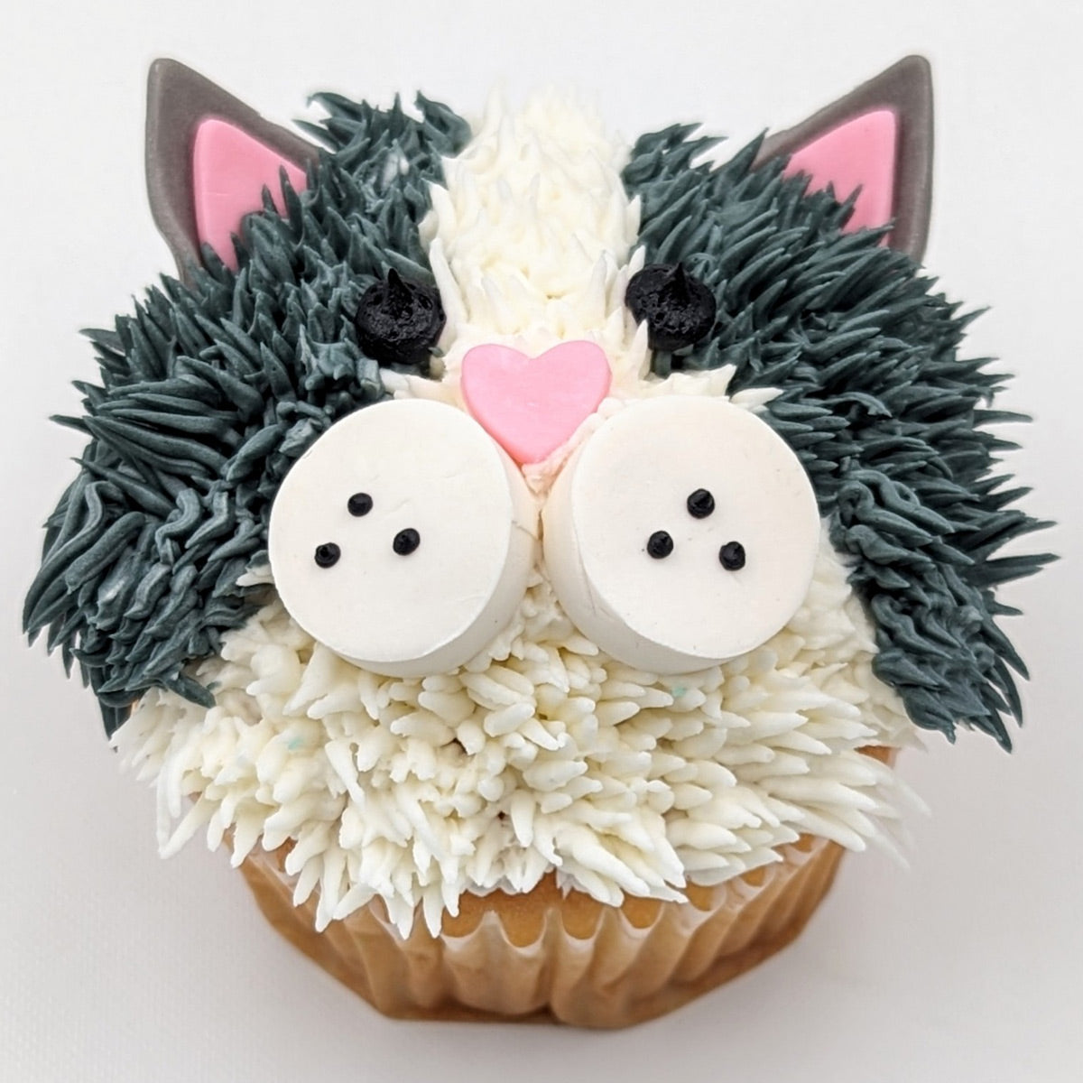 Large Cupcake: Gray and White Cat – Deerfields Bakery