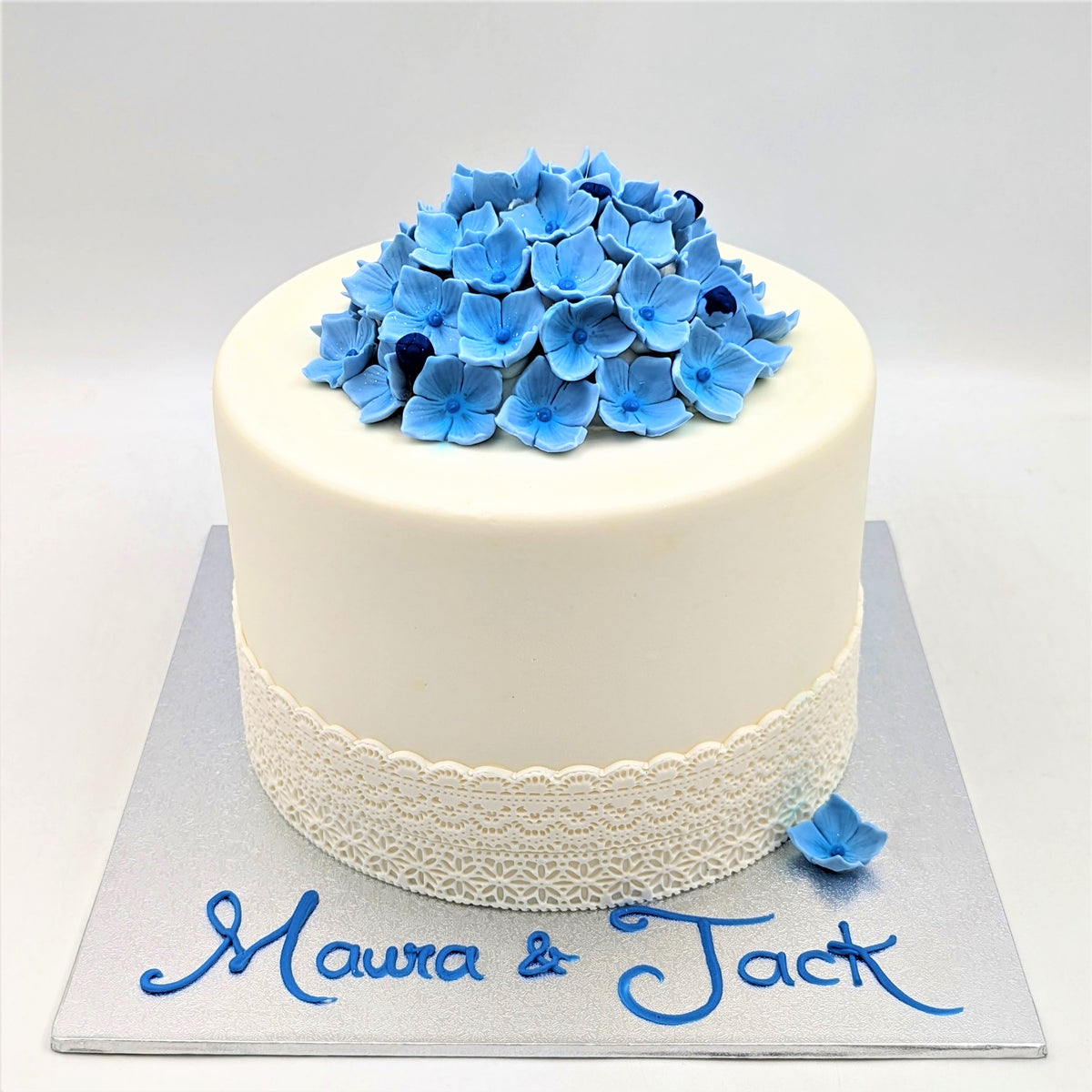 Hydrangea Cluster – Deerfields Bakery