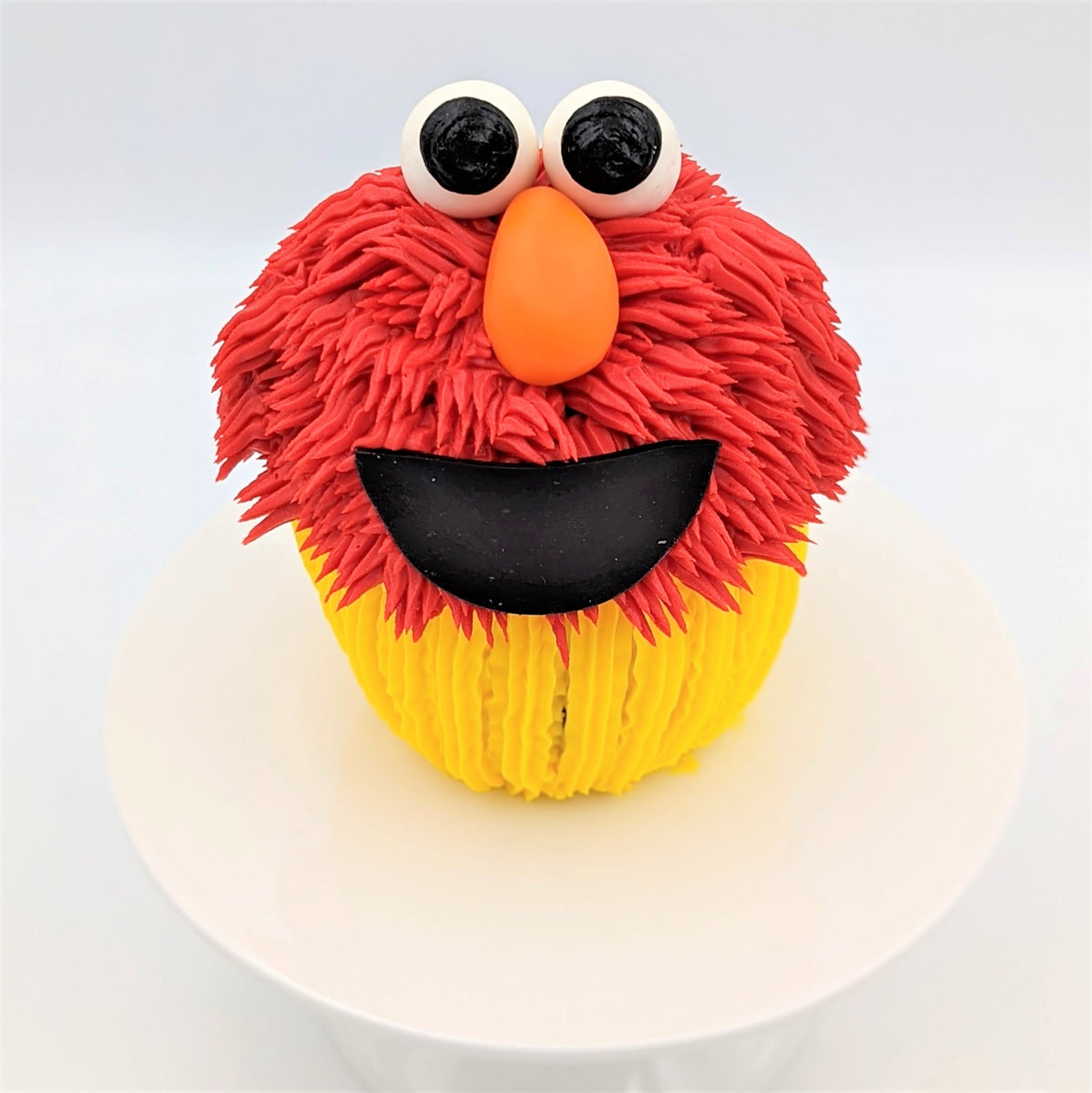 Cupcake Sculpture: Elmo – Deerfields Bakery