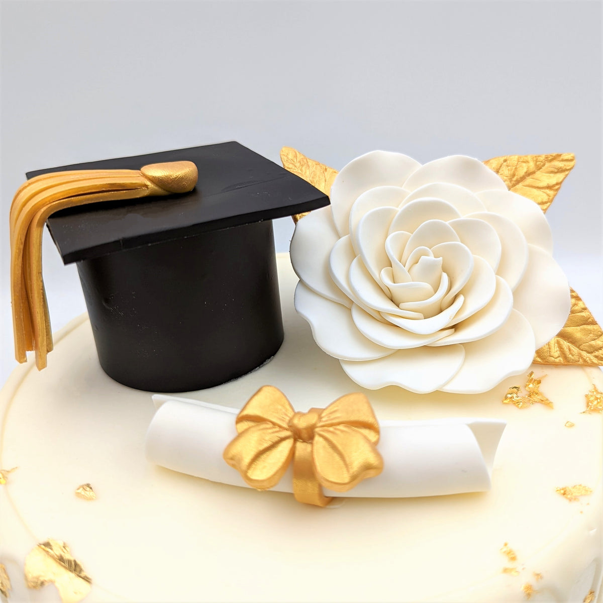 Graduation drip cake with rose – Deerfields Bakery